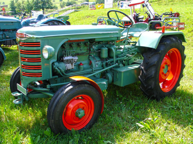 Bilder von Oldtimer Traktoren